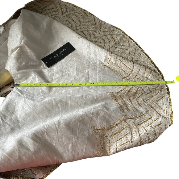 Tahari | Holiday | Nwt Tahari Home Luxury Christmas Tree Skirt 52 ...
